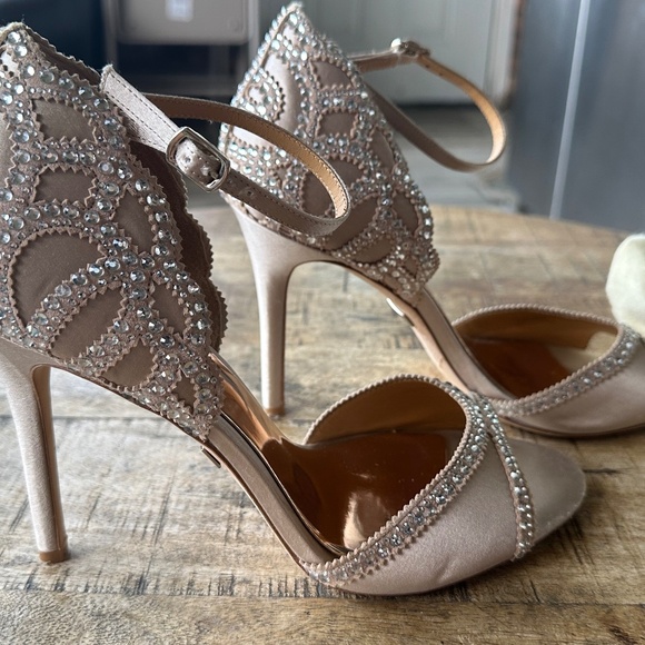 Badgley Mischka | Shoes | Badgley Mishka Heels Rose Gold In Color ...